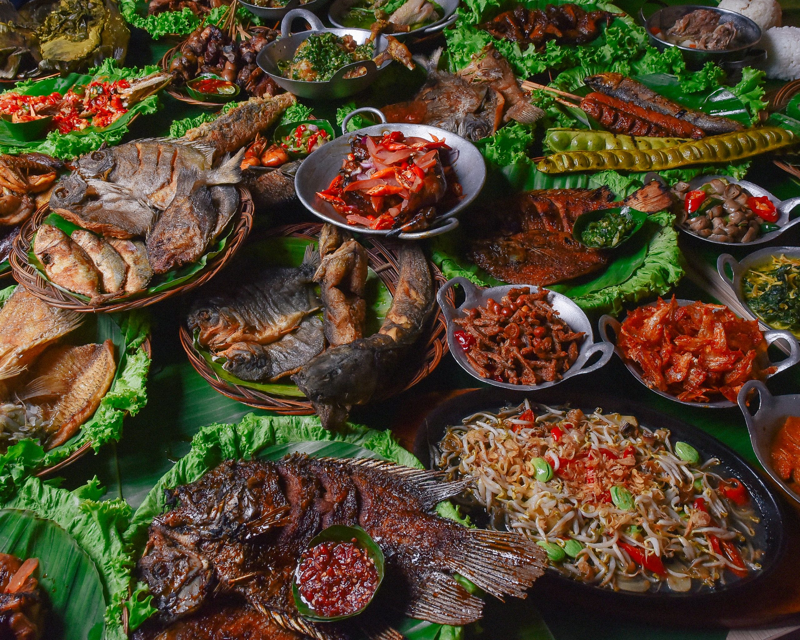 Alas Daun – Sensasi Makan Tanpa Piring